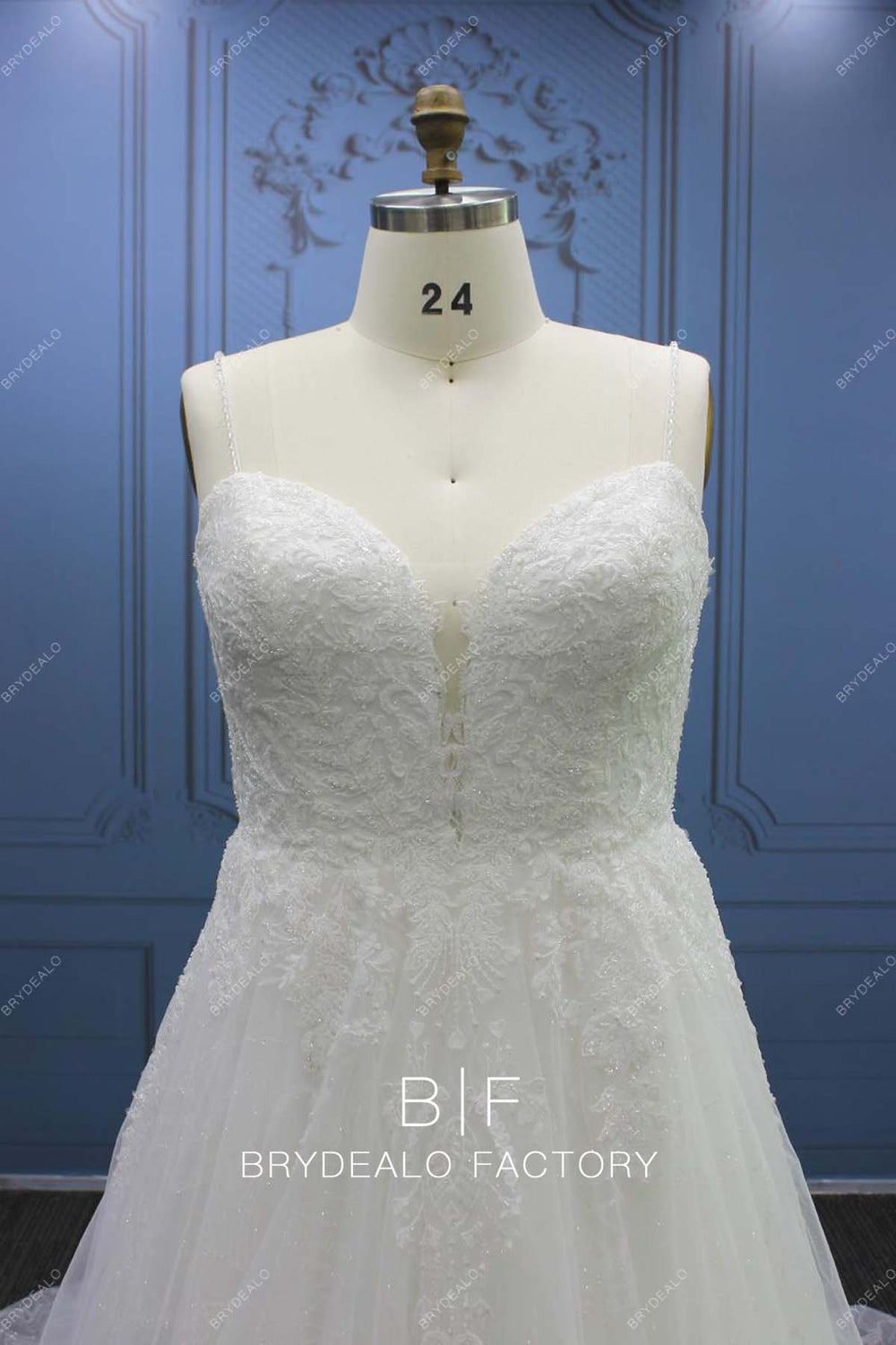 Spaghetti Strap Scoop Neck Designer Lace Tulle Long Train Bridal Dress