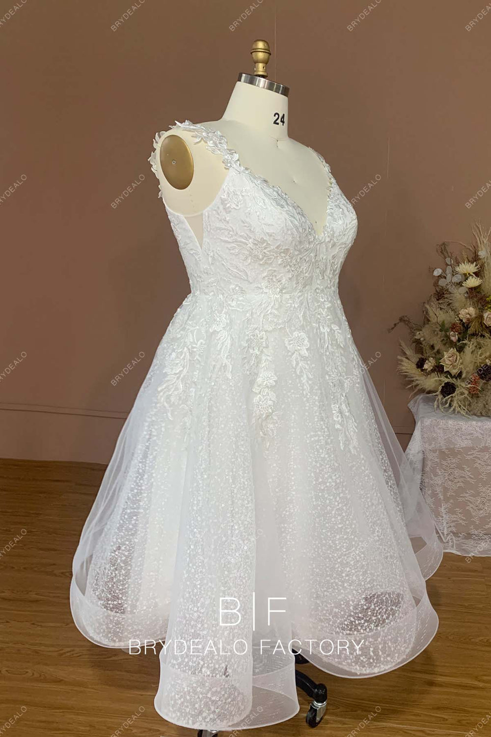 Plus Size Designer Lace Sleeveless Tea Length Chic Bridal Dress