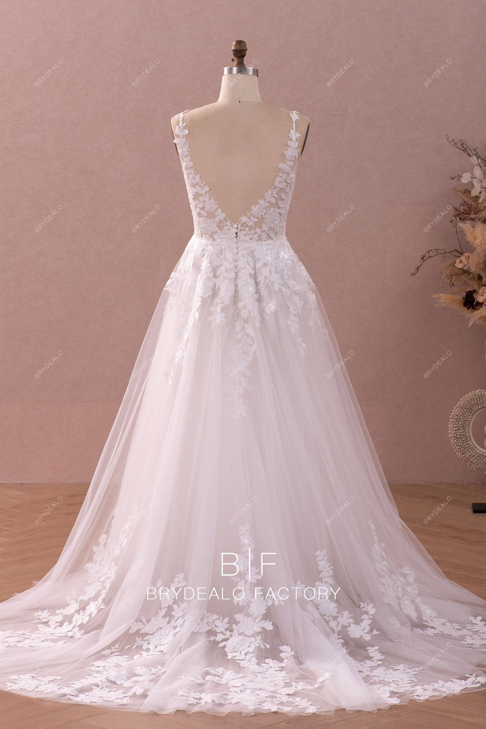 Designer Lace Straps Sleeveless A-line Tulle Bridal Gown